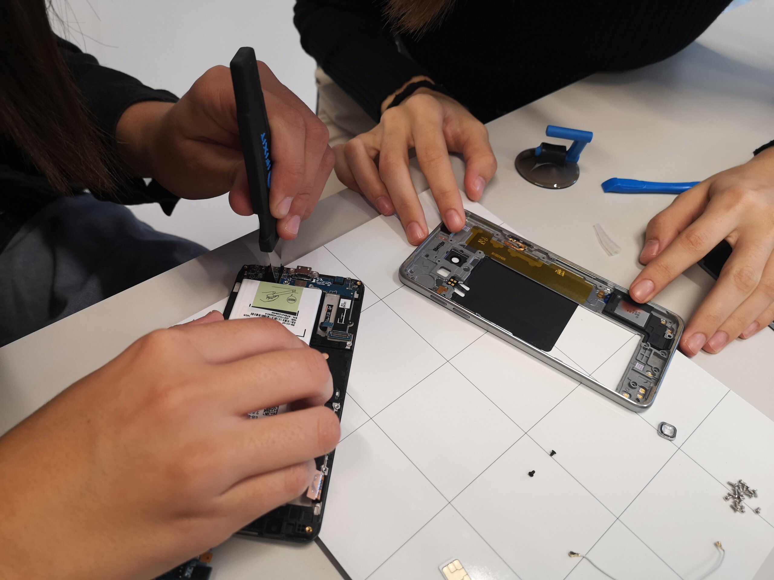» Schrauben, zerlegen, untersuchen und programmieren – das ZLI beim ...
